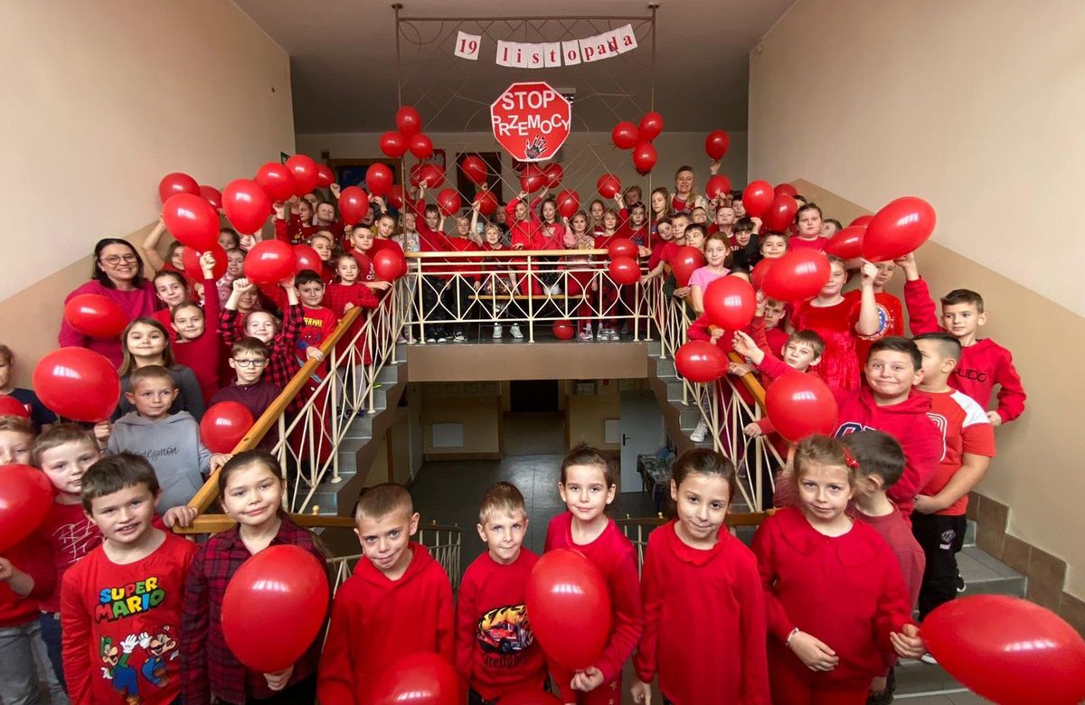W ramach kampanii "Dzieciństwo bez przemocy" dzieci z Aleksandrowa wyraziły swój sprzeciw ...